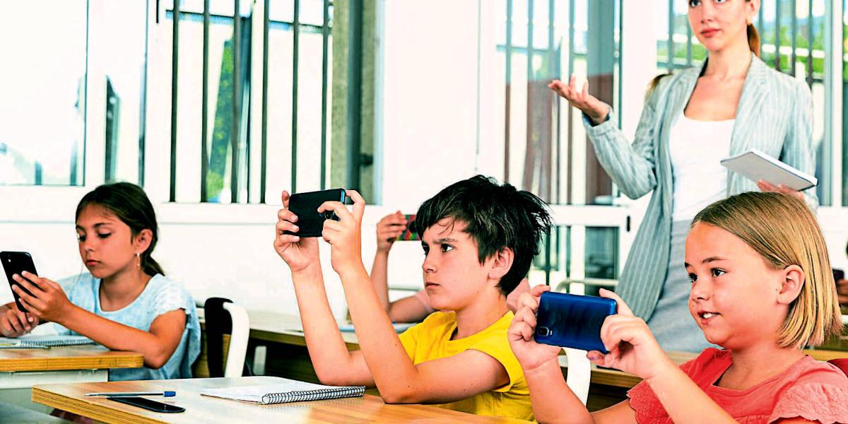El Mal Uso del Celular en la Escuela: Repercusiones y Soluciones